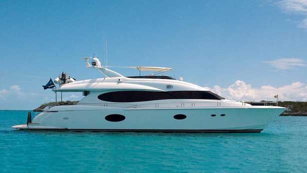 $500,000 price reduction on motor yacht Finish Line at IYC